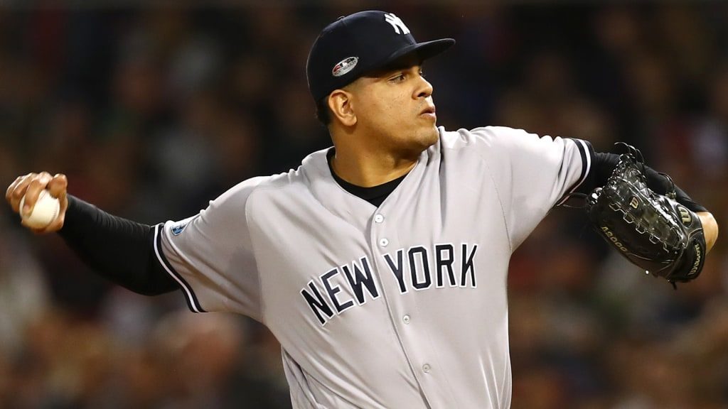 Betances cerca de tirar desde un montículo - Águilas Cibaeñas